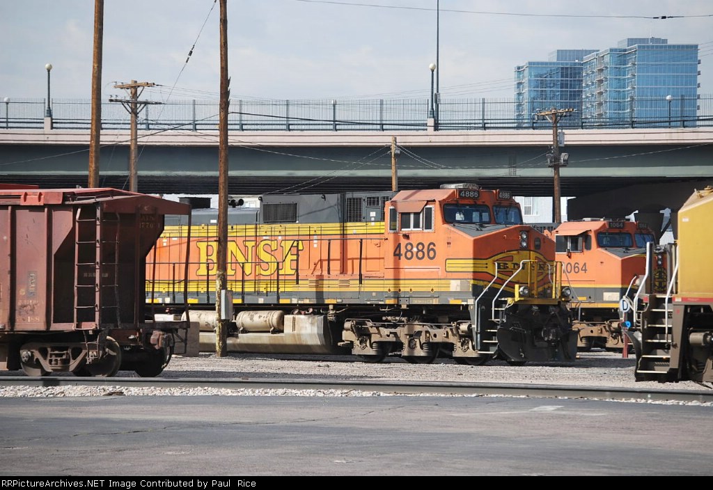 BNSF 4886